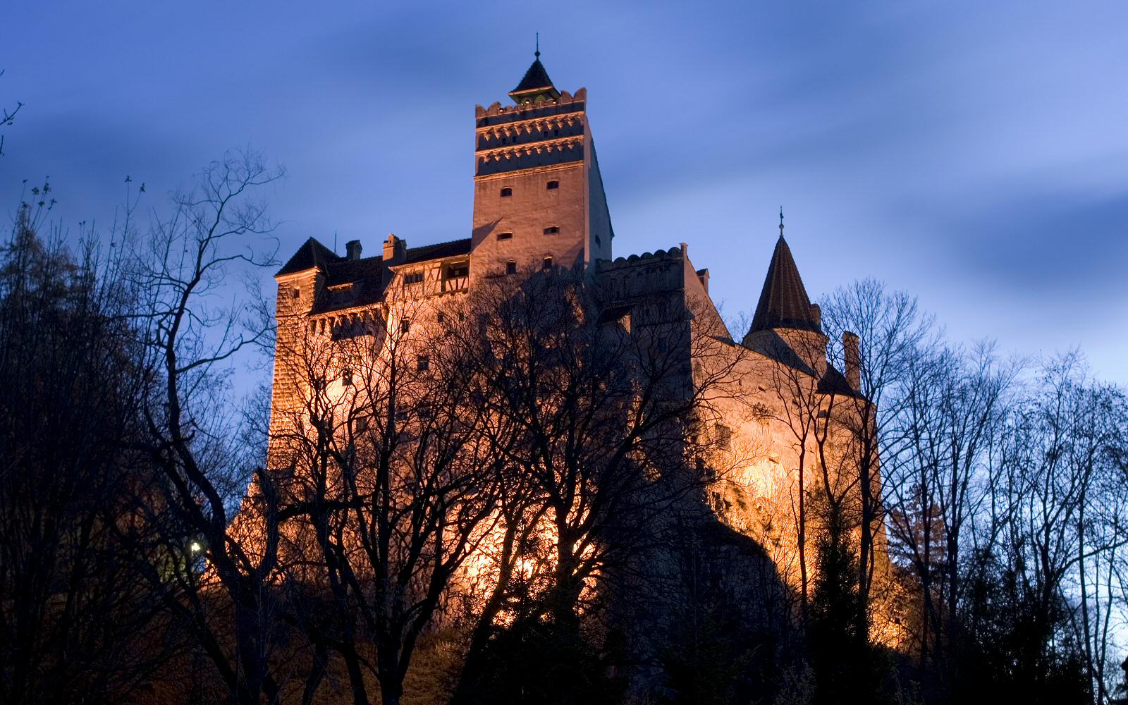 Take A Virtual Tour of the Castle That Influenced Dracula
