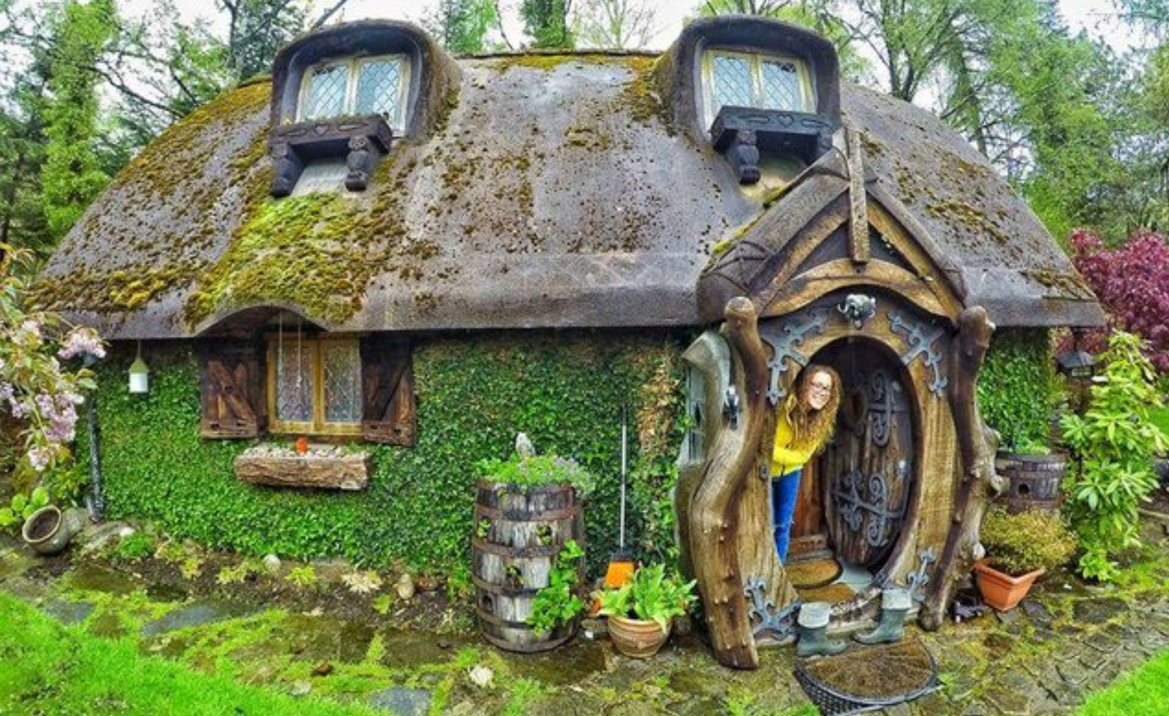 "Lord of the Rings" Fan Builds Hobbit Hole in Scotland