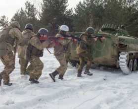 Monty Python Black Knight Figure Talks & Has Removable Arms