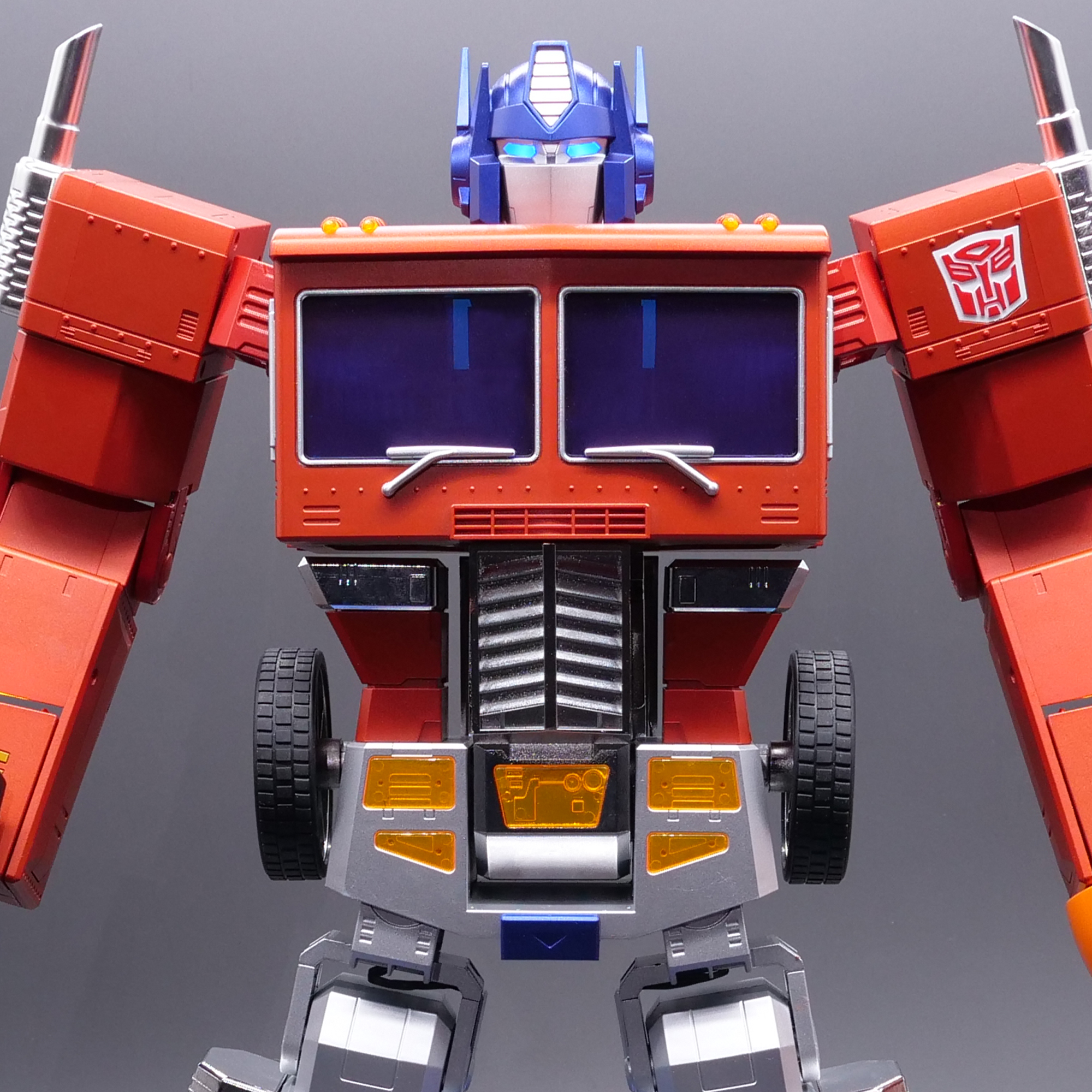 This Optimus Prime Transforms with Voice Controlled App!