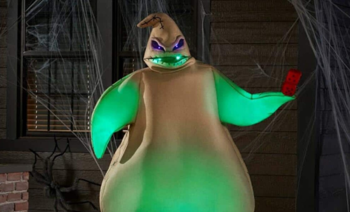 Life-Sized Animatronic Oogie Boogie Sings and Dances!