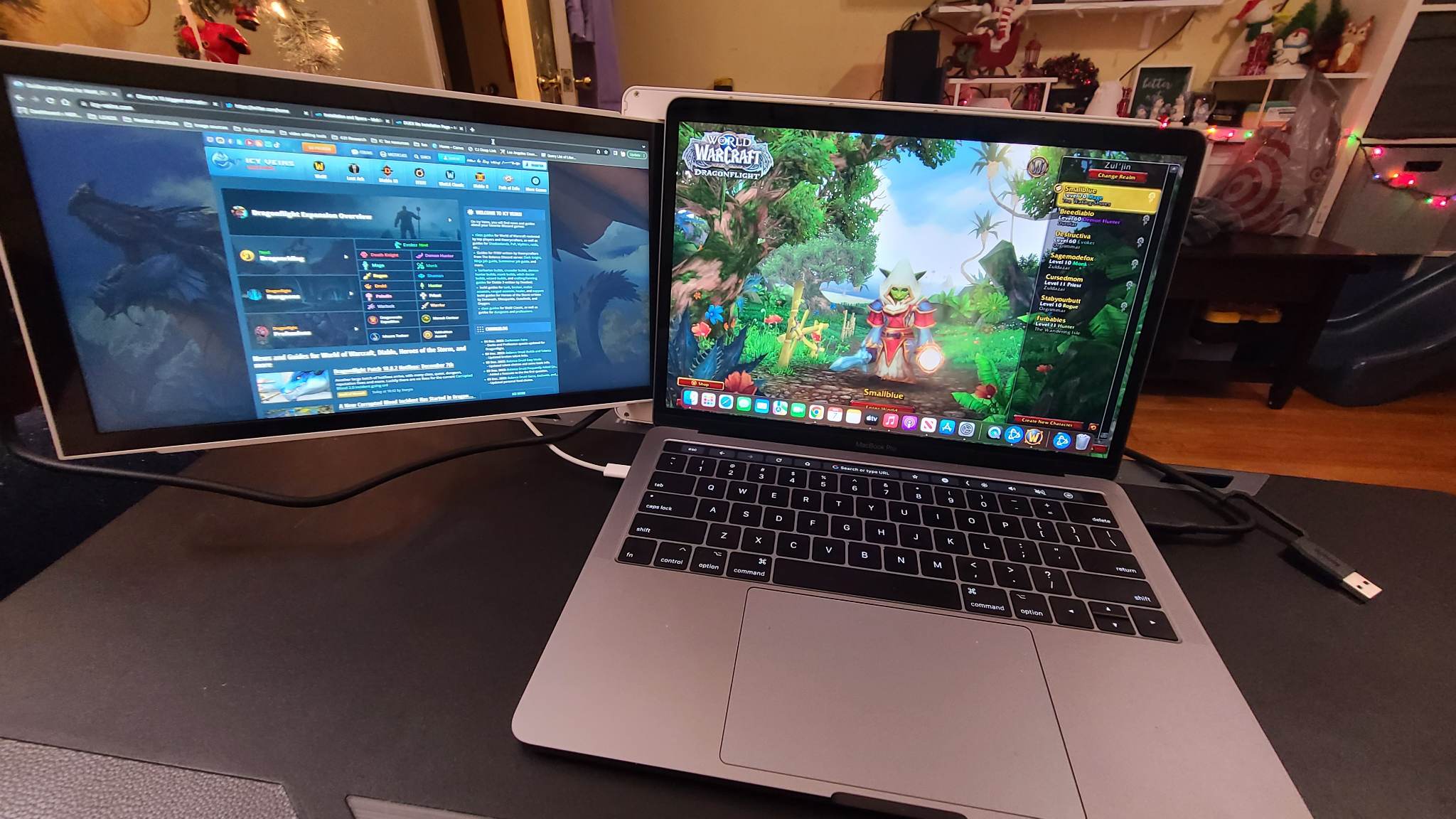 Uses of a Second Portable Monitor for Laptop while Travelling