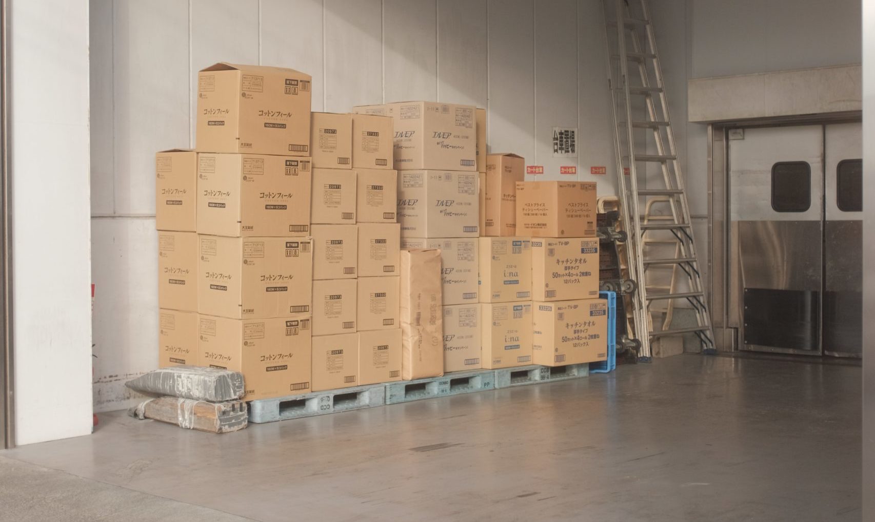 Making Space: How Storage Containers Change Organising and Efficiency