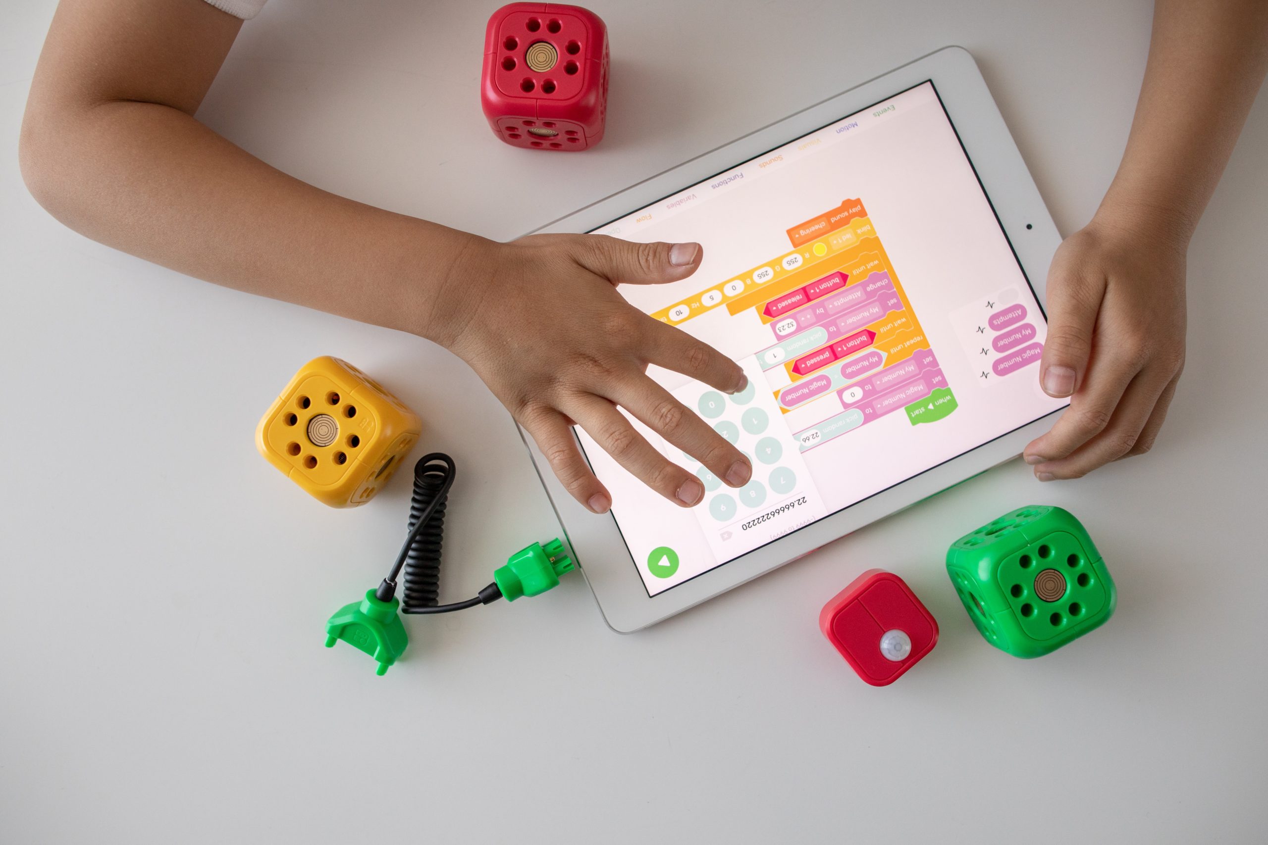 Building Future Innovators: Overcoming Challenges in Teaching Kids Coding