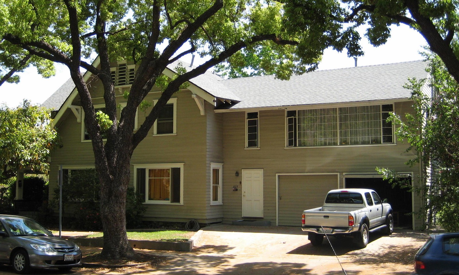 House From John Carpenter's "Halloween" Sells For $1.68 Million