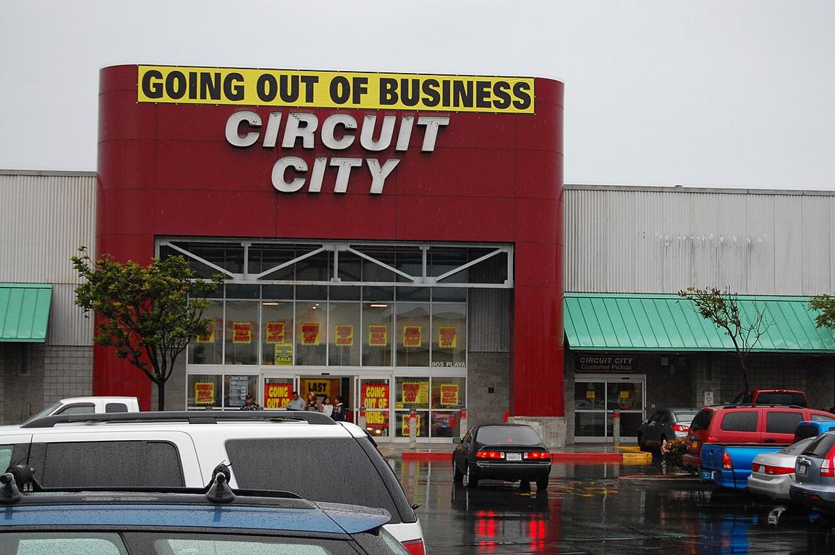 'The Roofman' Thief Lived in Abandoned Circuit City for 6 Months