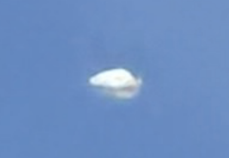 College Student Sees UFO Outside UChicago Library