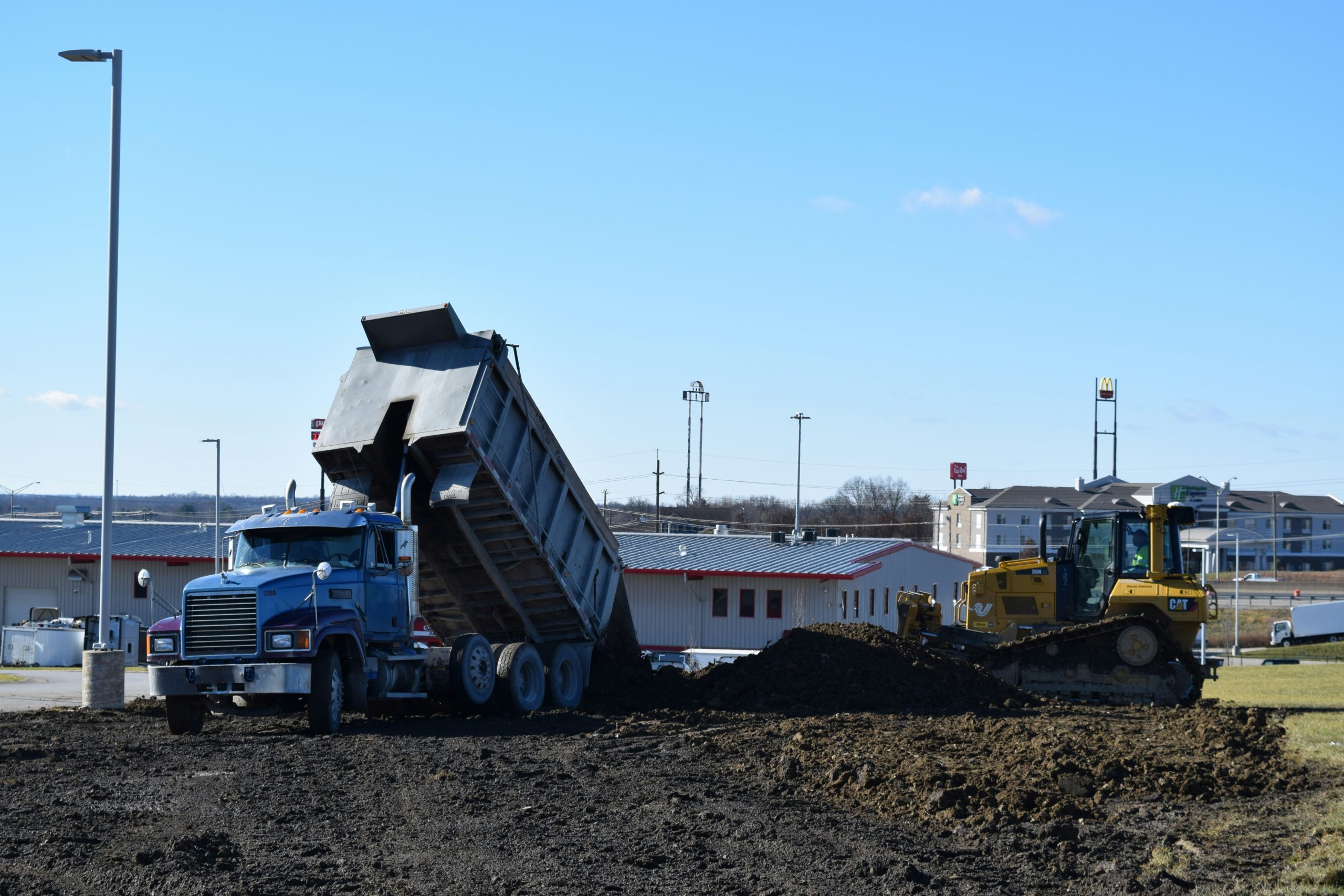 Maximising Efficiency on Site with Professional Dump Truck Hire