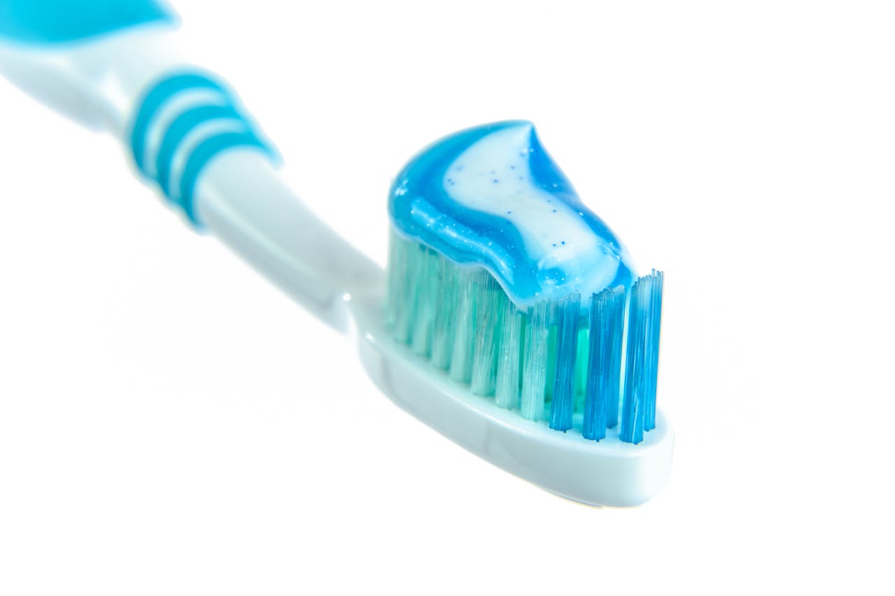 How to Choose the Right Toothbrush and Toothpaste