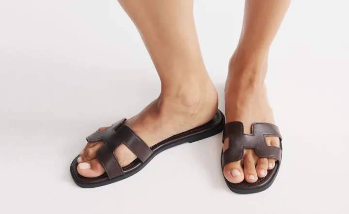 How To Style Women’s Sliders With Every Outfit?