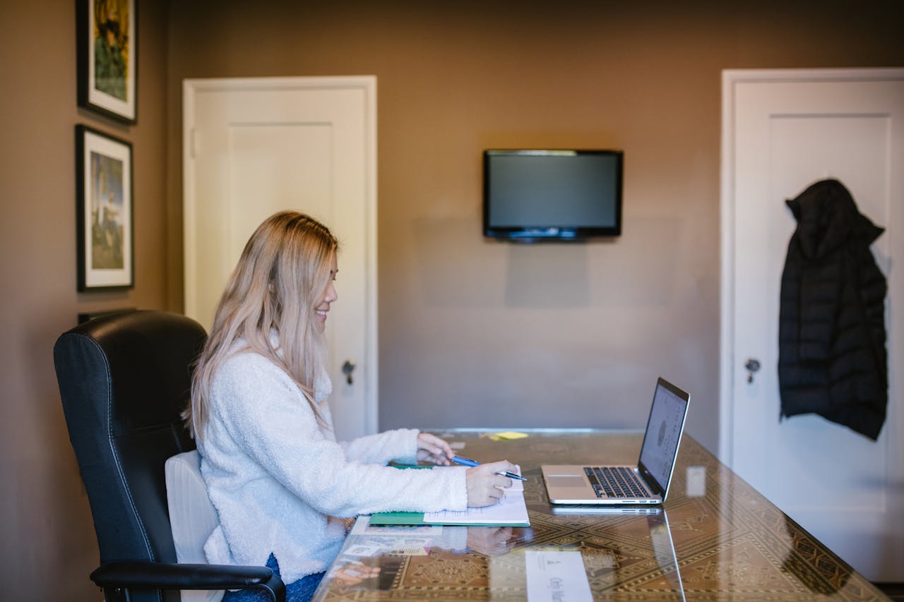 5 Benefits of Obtaining Your High School Diploma Online
