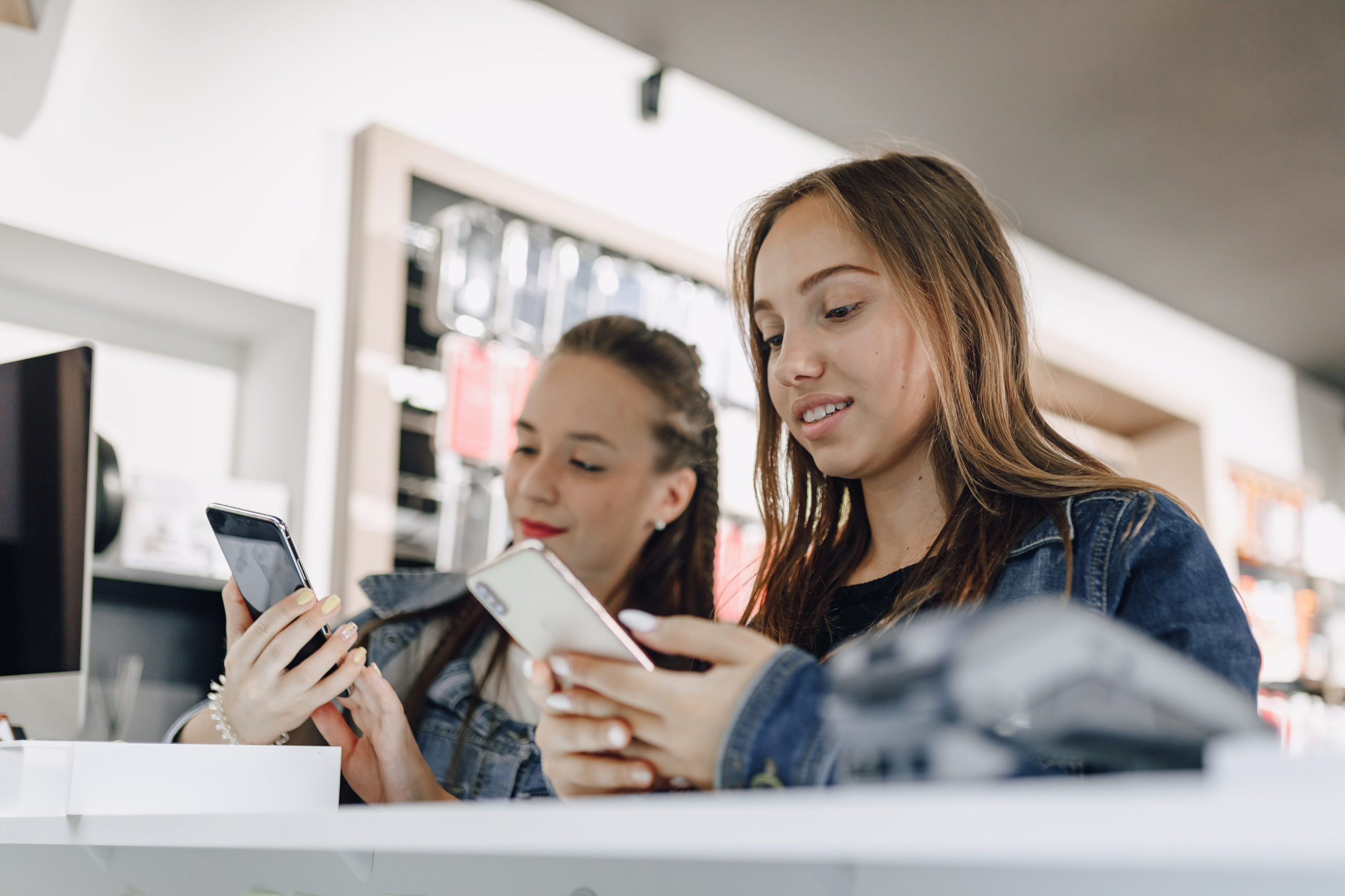 Buying a Mobile Phone on Installment: How It Works and What to Know