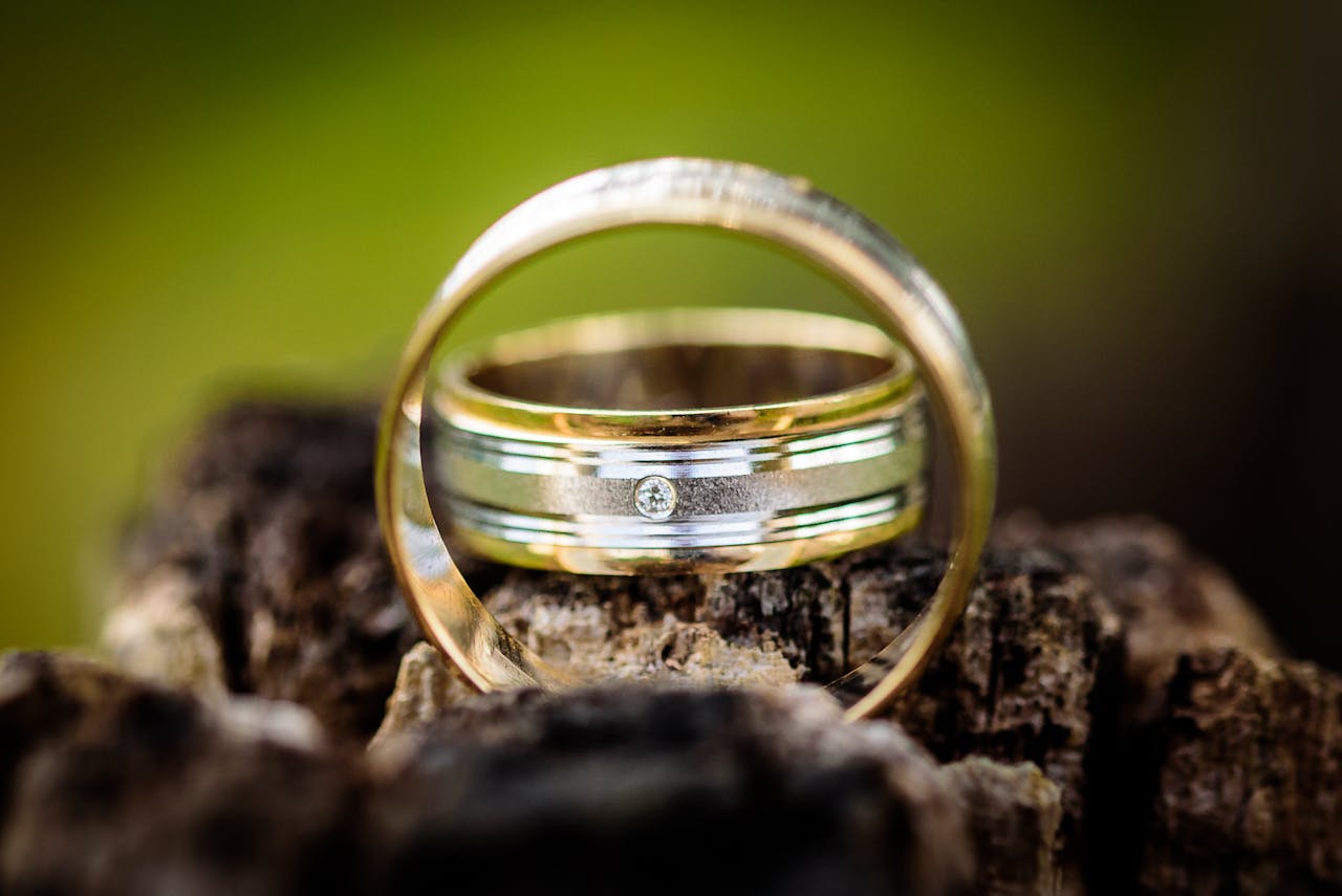 5 Classic Men’s Wedding Bands and Timeless Groom Style
