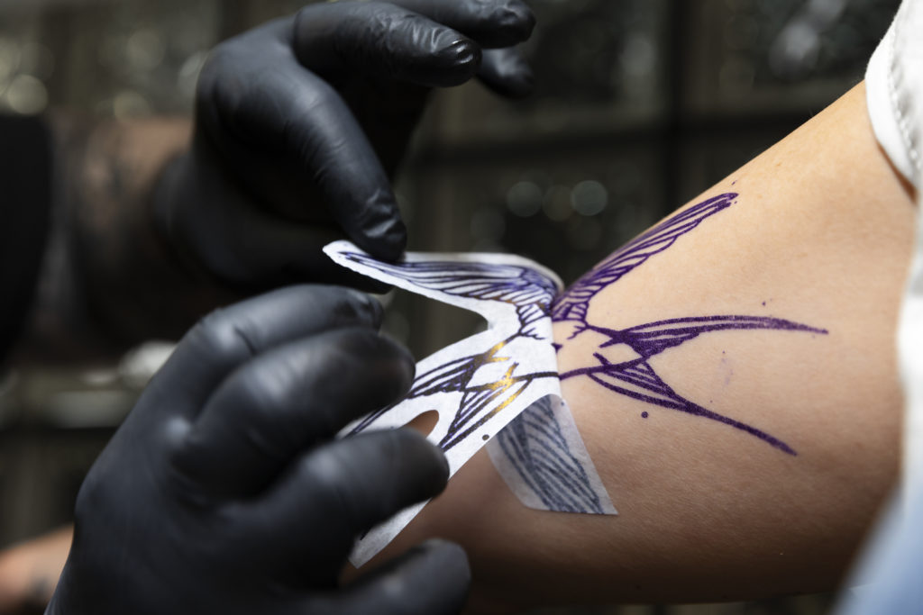 How Fine Line Tattoos Achieve Clean Striking Detail
