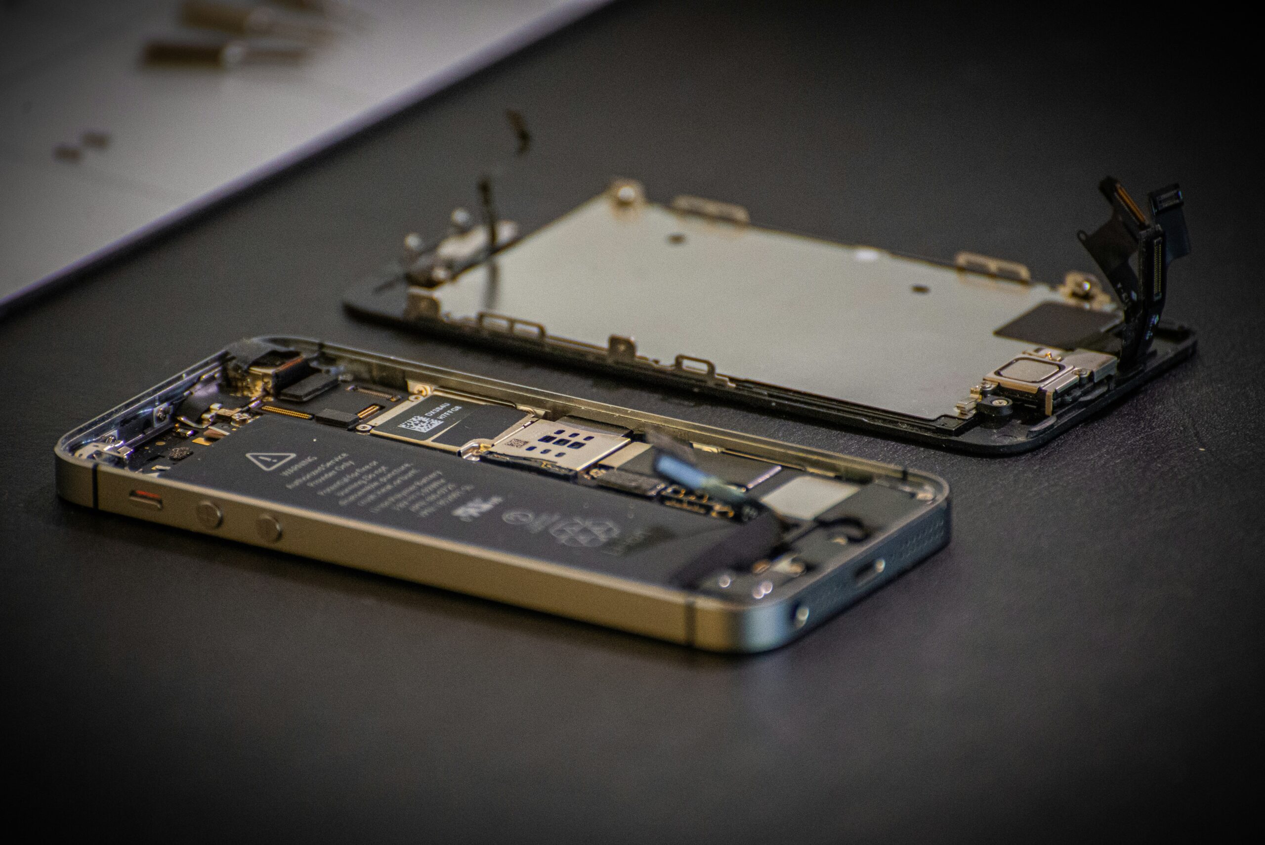 Professional iPhone Repair and iPhone Screen Repair: Costs, Process ...