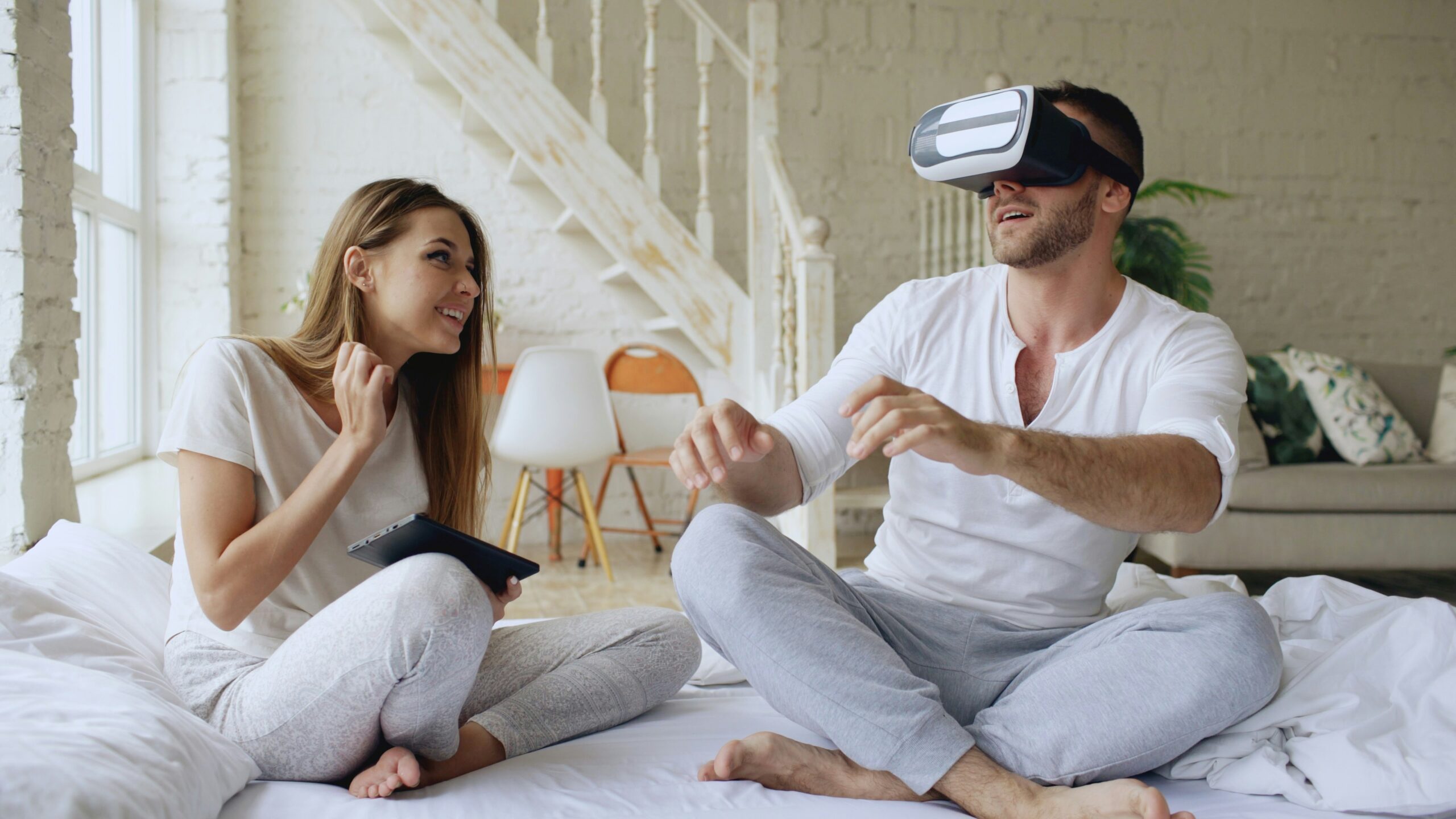 The Best Types of VR Games for Parties, Date Nights, and Group Hangouts