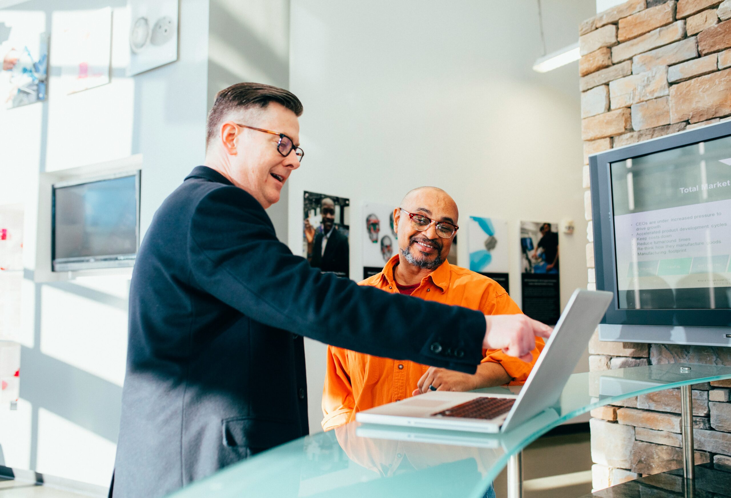 How CRM Systems Help Sales Managers Monitor Team Performance in Real Time