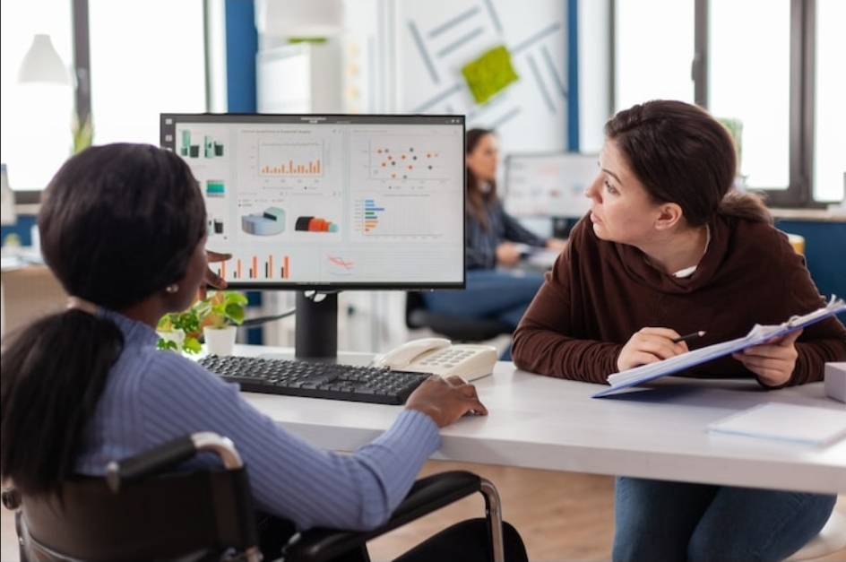 How CRM Systems Help Sales Managers Monitor Team Performance in Real Time